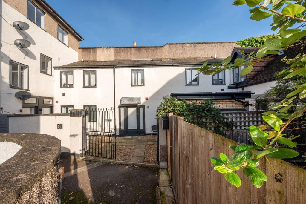 Durham Road, Raynes Park, London, SW20 Studio - £1,150 pcm (£265 pw)