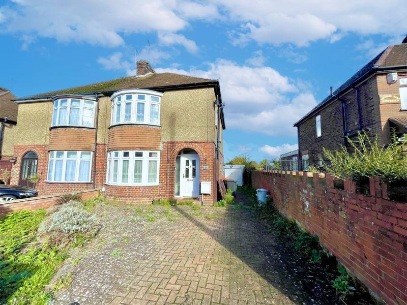 Liscombe Road, Dunstable 3 bed semi-detached house - £375,000