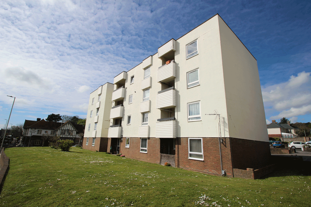 Stuart Court, Regal Close, Cosham... 2 bed flat - £995 pcm (£230 pw)