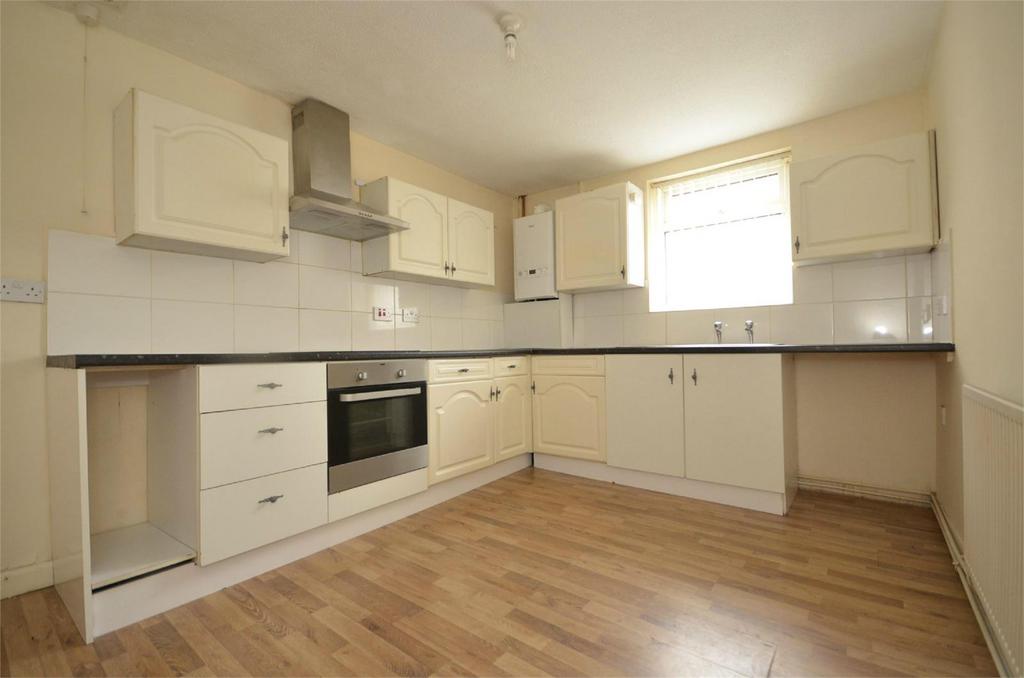 High Street, Raunds 2 bed flat to rent - £825 pcm (£190 pw)