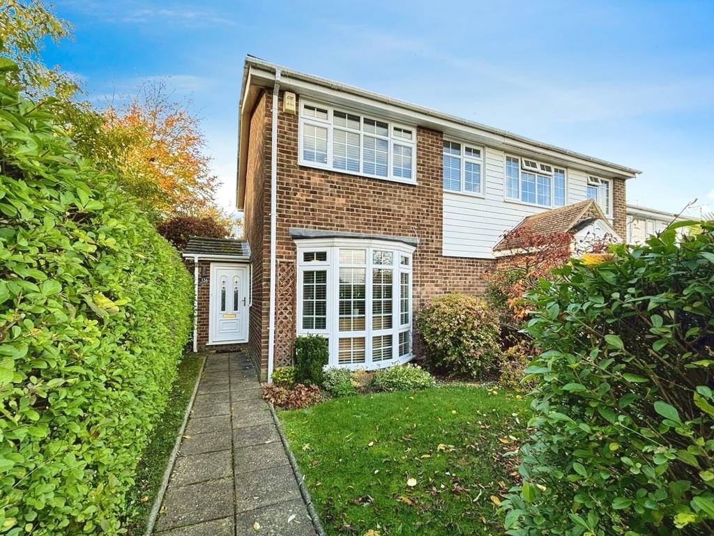 Mierscourt Road, Rainham ME8 3 bed end of terrace house - £300,000