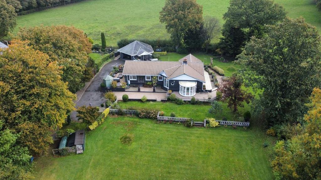 Cellan, Lampeter, SA48 5 bed detached bungalow for sale - £415,000