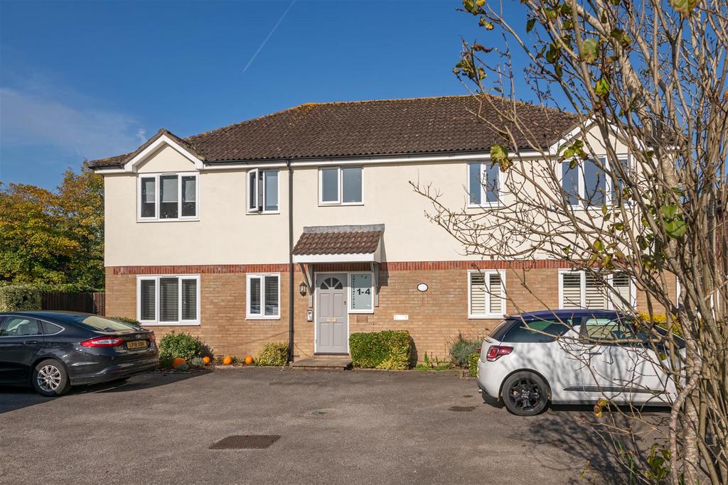 Rosemary Lane, Horley 2 bed flat - £250,000