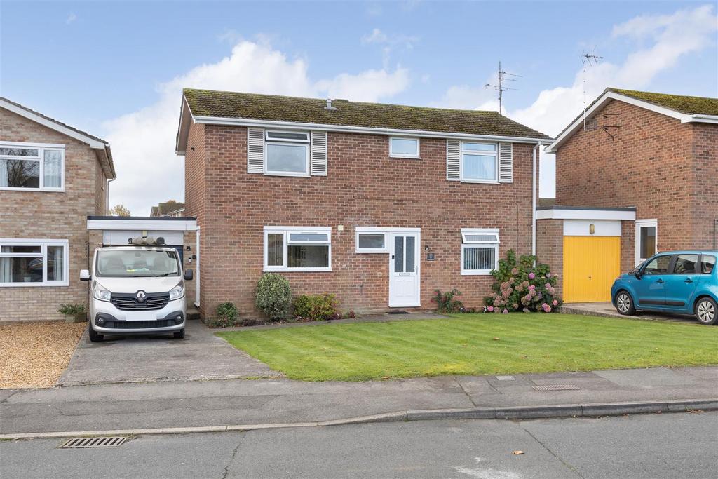 Broadmead, Trowbridge 4 bed link detached house - £360,000