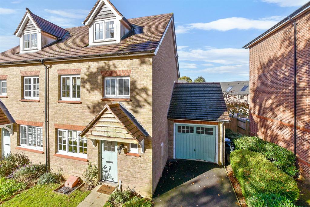 Balliol Grove, Maidstone, Kent 4 bed townhouse - £370,000