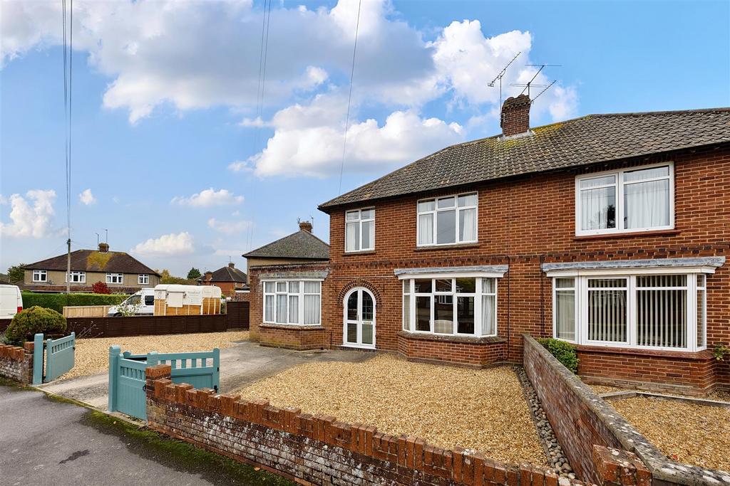 Eastleigh Road, Devizes 4 bed semi-detached house - £325,000