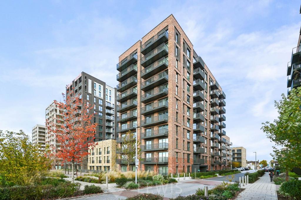 Cedrus Avenue, Southall UB1 2 bed flat - £1,995 pcm (£460 pw)