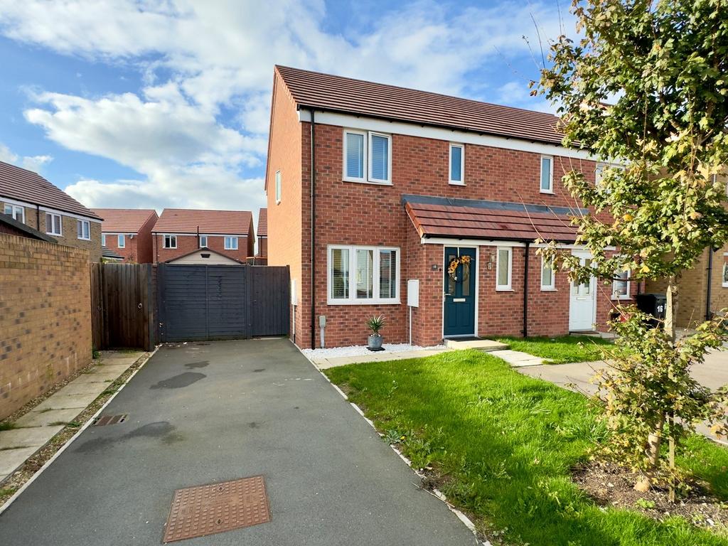 Mustang Road, Grove, Wantage, OX12 3 bed semi-detached house - £320,000