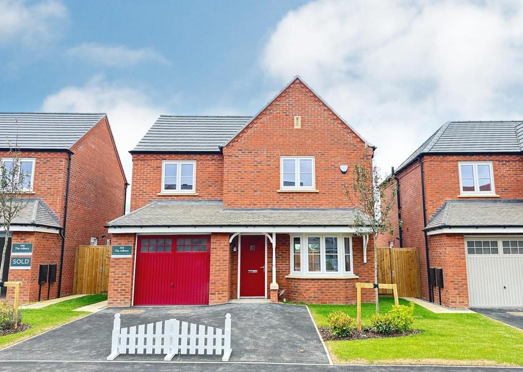 High Street, Northampton NN5 4 bed detached house for sale - £459,950
