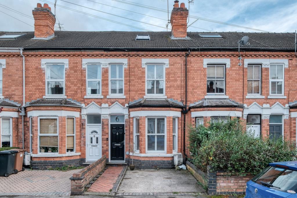 Shrubbery Road, Worcester, WR1 1QR 4 bed terraced house - £340,000