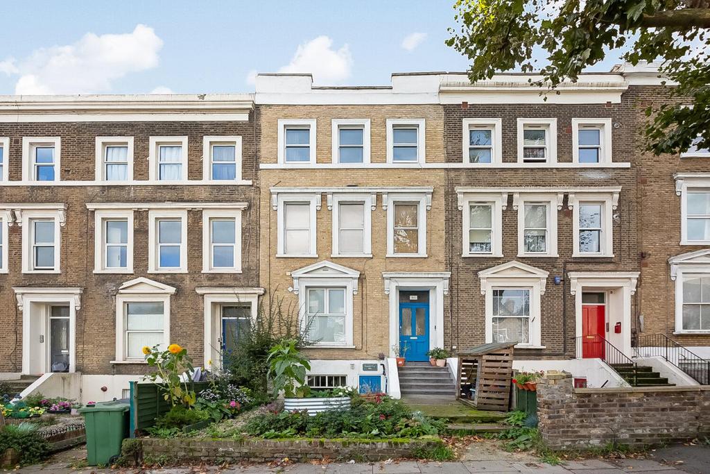 Lewisham Way, New Cross, SE14 2 bed apartment for sale - £350,000