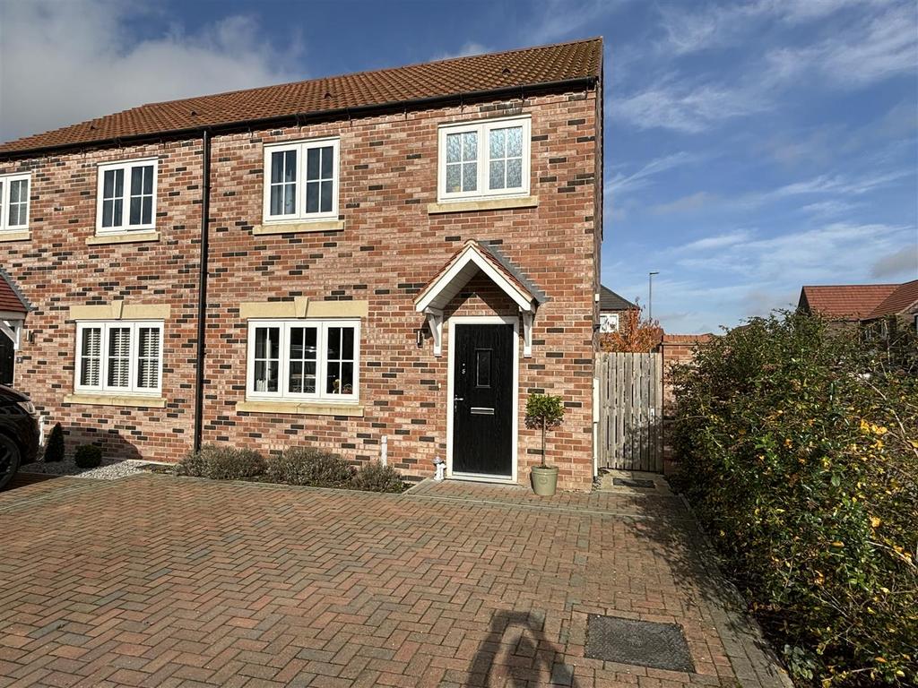 Burgess Avenue, Howden, Goole 3 bed semi-detached house - £218,000