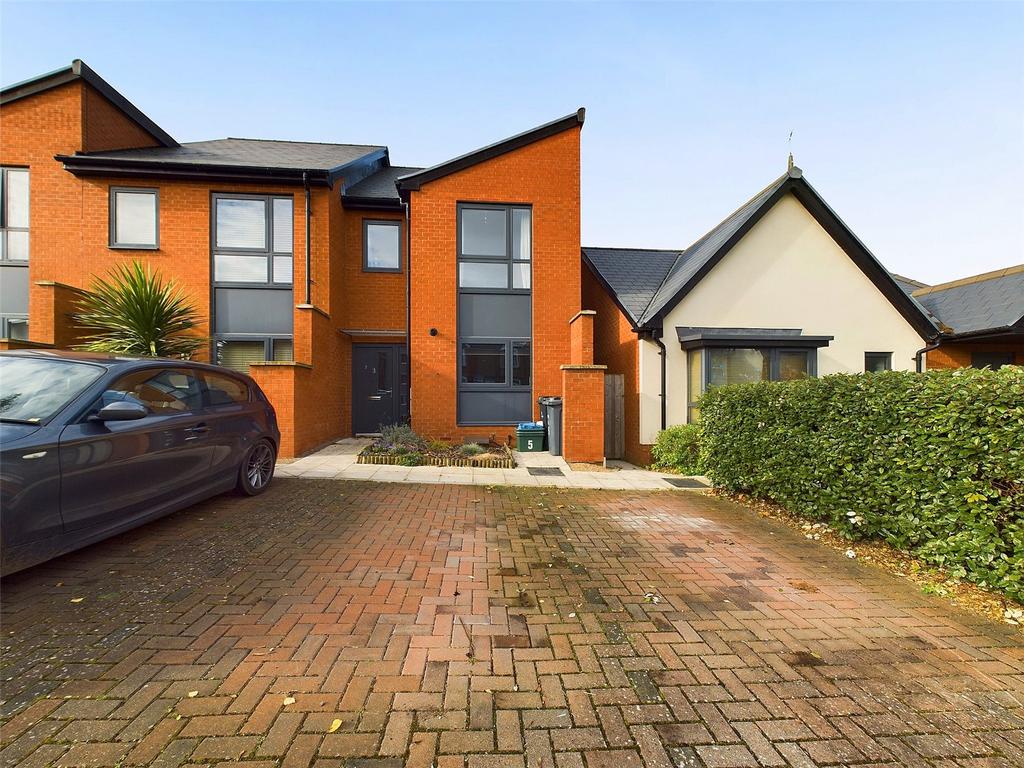 Jenkinson Close, Gloucester... 3 bed end of terrace house - £135,000
