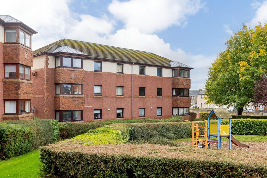 7 St Ninians Way, Musselburgh, EH21 8JH 2 bed flat - £160,000