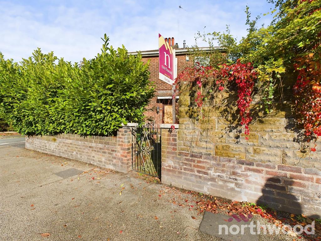 Park Road, Springfield, Wigan, WN6 3 bed semi-detached house - £160,000