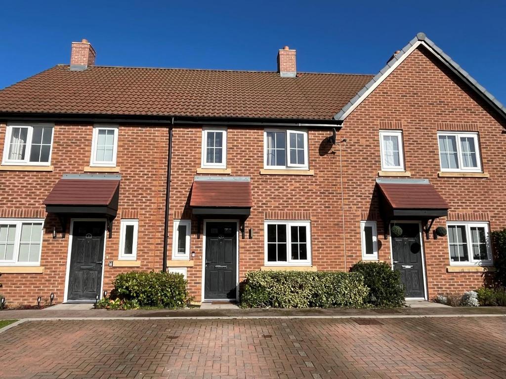 Cornflower Way, Highnam, Gloucester 3 bed terraced house - £1,300 pcm (£300 pw)