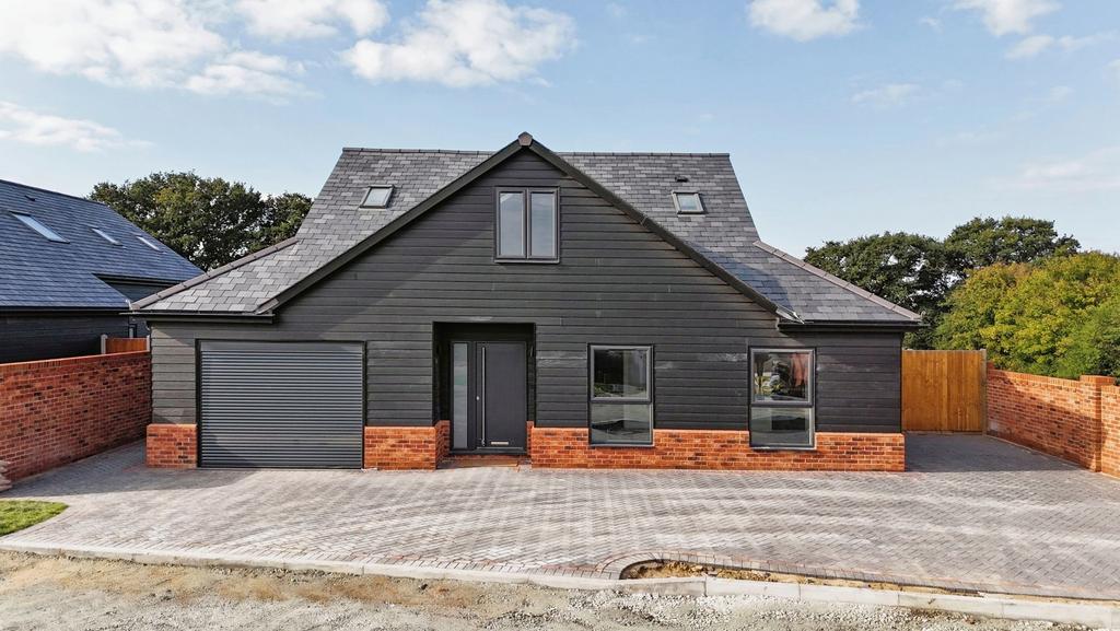 Inglefield Road, Fobbing, SS17 4 bed detached house for sale - £900,000
