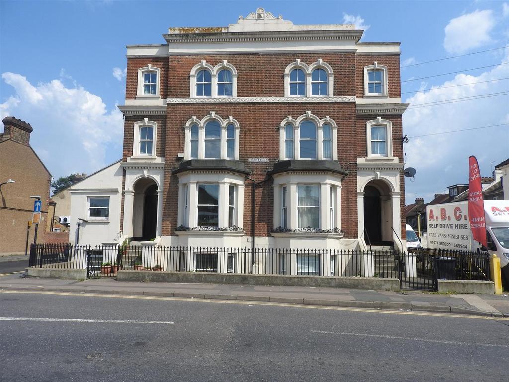 Darnley Road, Gravesend, Kent 2 bed apartment - £1,050 pcm (£242 pw)