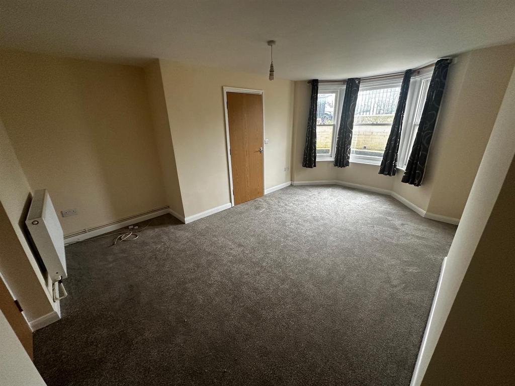 Darnley Road, Gravesend, Kent 2 bed apartment - £1,050 pcm (£242 pw)