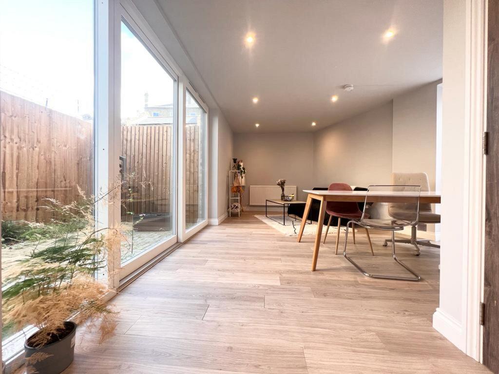 London E7 3 bed terraced house - £2,800 pcm (£646 pw)