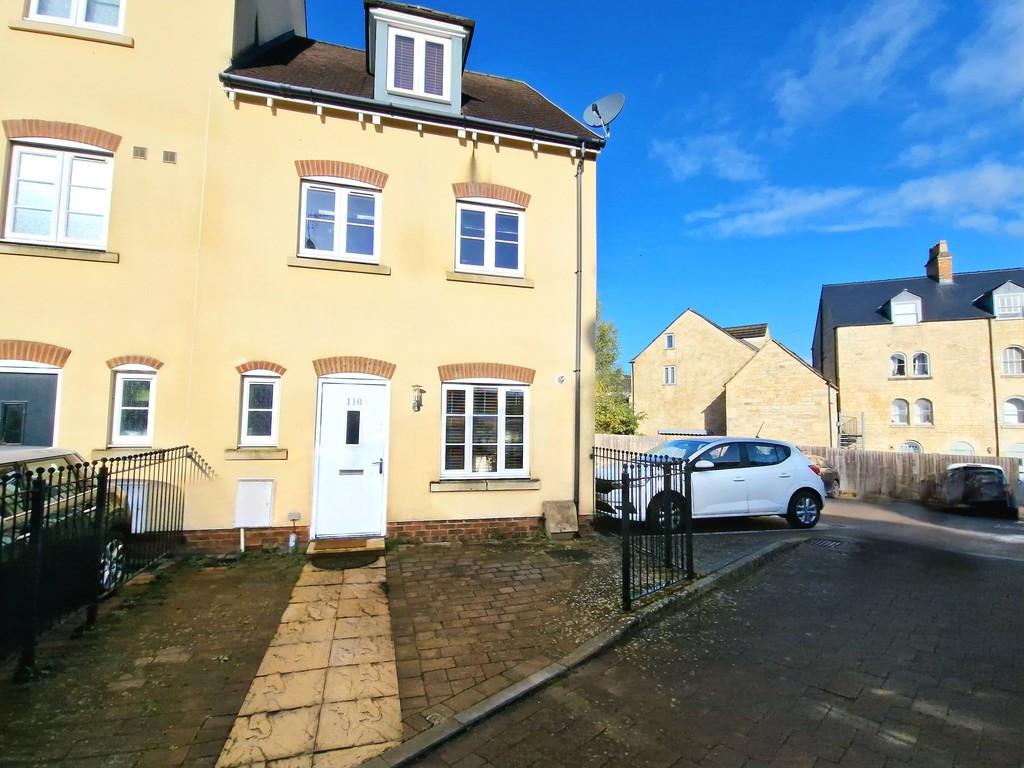 Greenaways, Ebley 3 bed end of terrace house - £1,650 pcm (£381 pw)