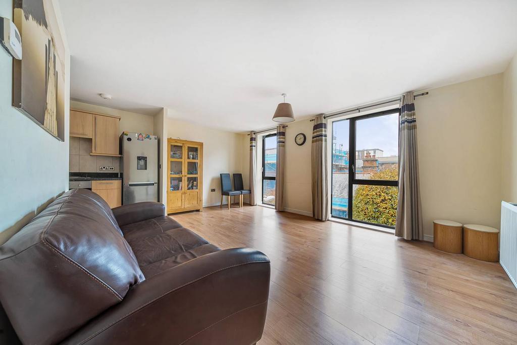 Tanner Close, Colindale, London, NW9 2 bed flat for sale - £350,000