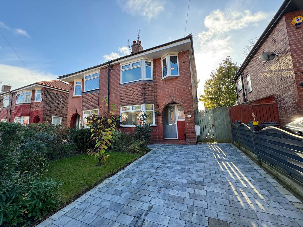 Eastholme Drive, Manchester M19 3 bed semi-detached house - £320,000