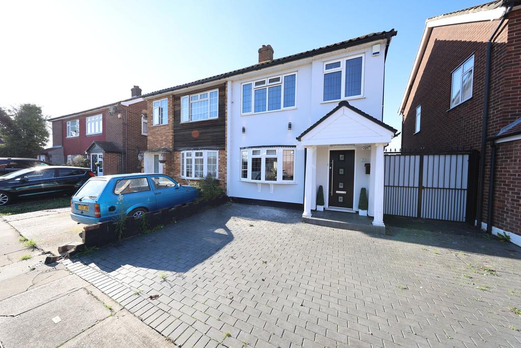 Stoke Road, Rainham, RM13 9SF 3 bed semi-detached house - £2,000 pcm (£ ...