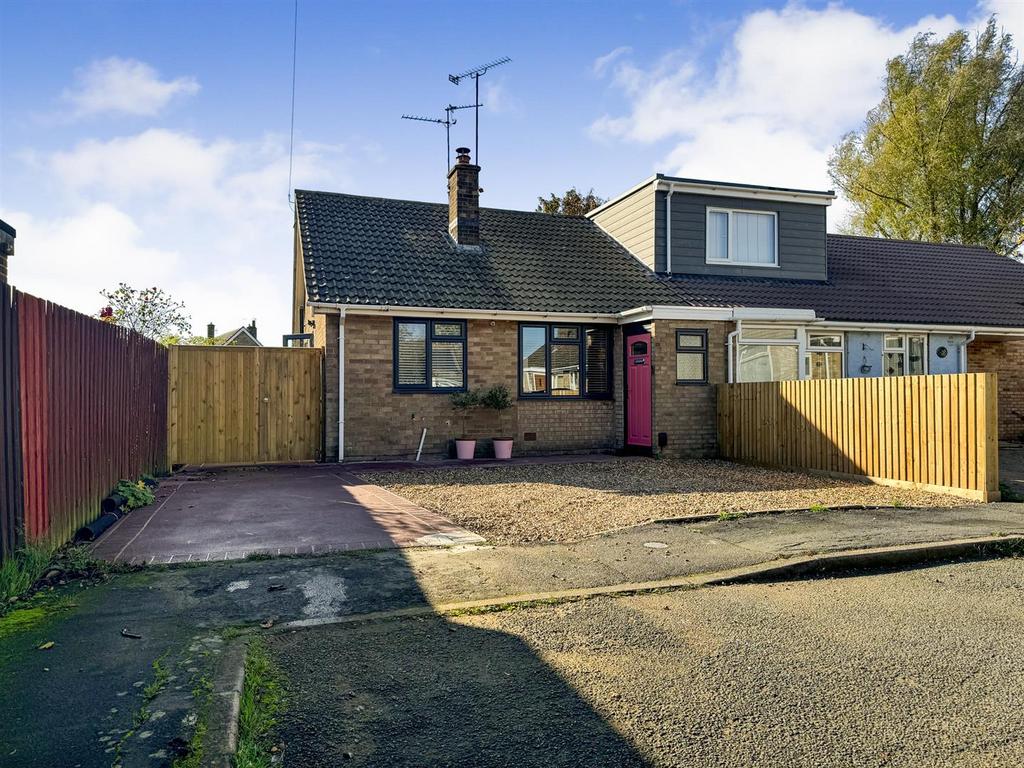 Leven Way, Corby NN17 4 bed semi-detached house - £288,000