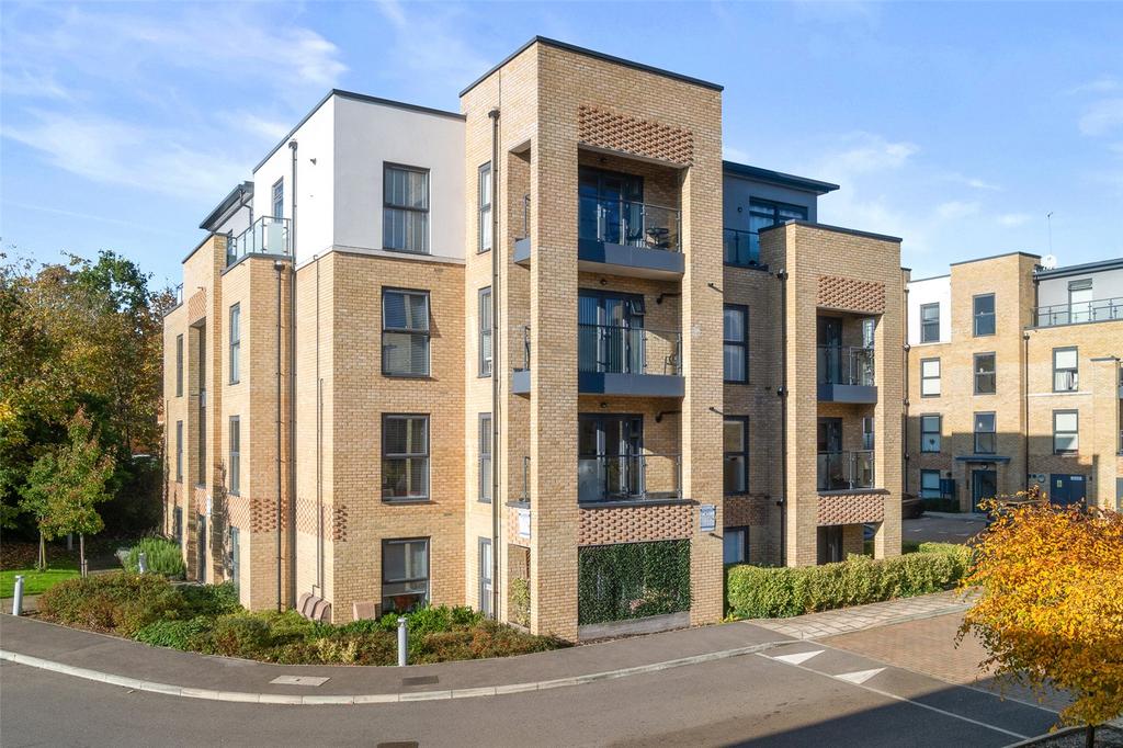 Broad Lane, Berkshire RG12 2 bed apartment - £280,000