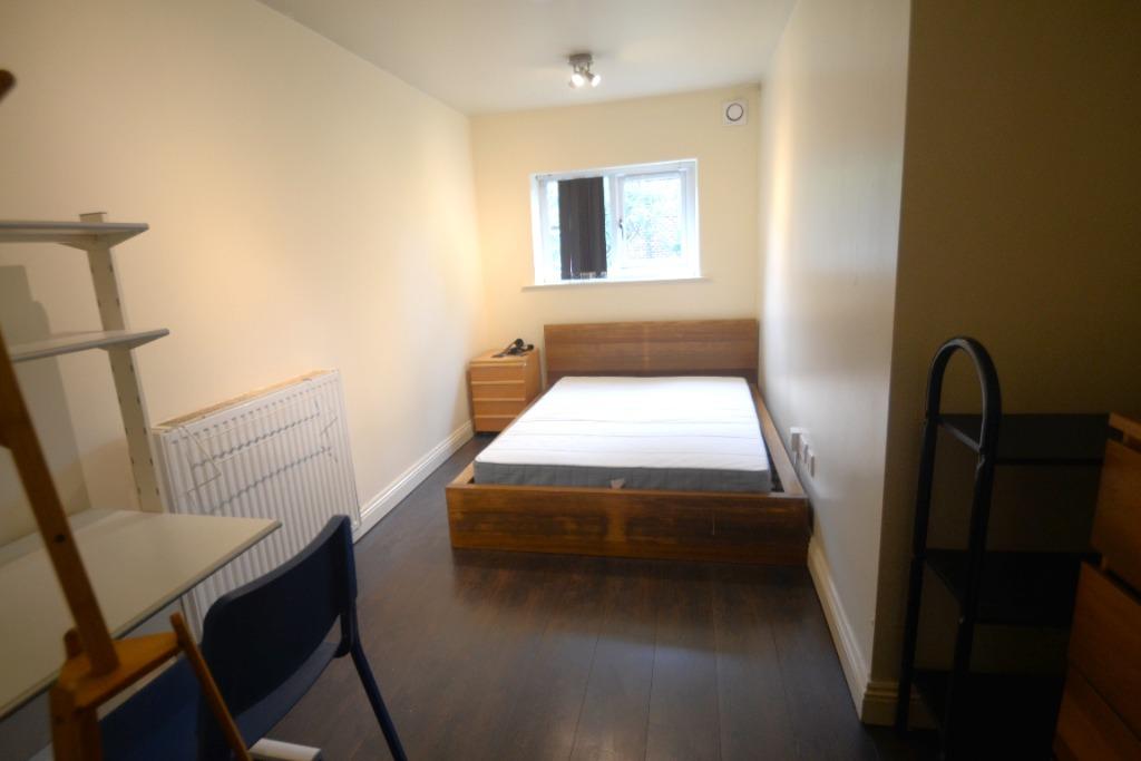 Wellington Road, Manchester M14 3 bed flat - £1,690 pcm (£390 pw)