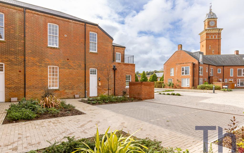 26 Whitecroft Park, Newport PO30 2 bed end of terrace house - £325,000