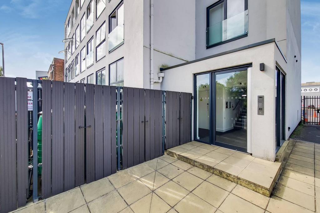 Stewarts Road, Nine Elms, London, SW8 1 bed flat for sale - £325,000