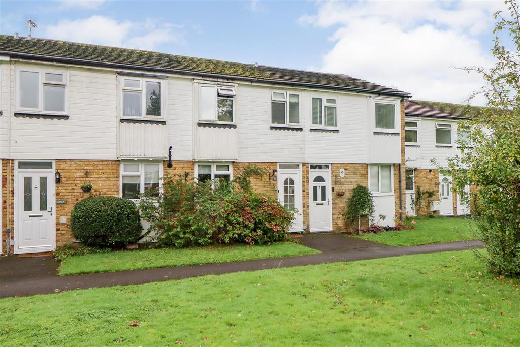 Wimblehurst Road, Horsham 2 bed terraced house for sale - £290,000