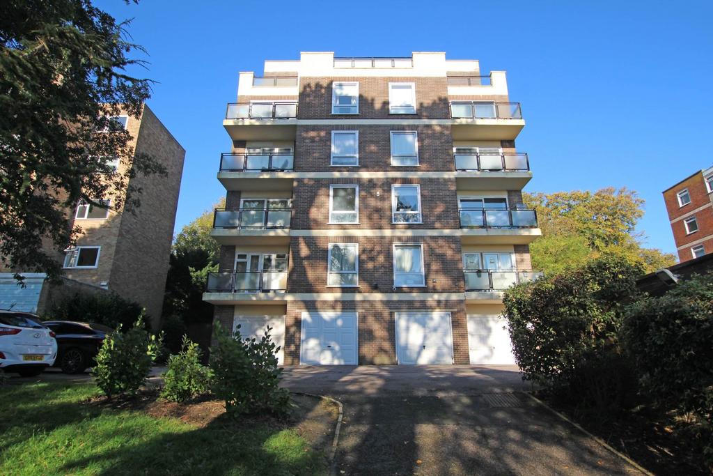 Elmwood, Arundel Road, BN21 2EN 1 bed flat - £165,000