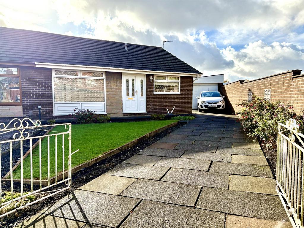 The Fallows, Chadderton, Oldham, OL9 2 bed semi-detached bungalow - £ ...