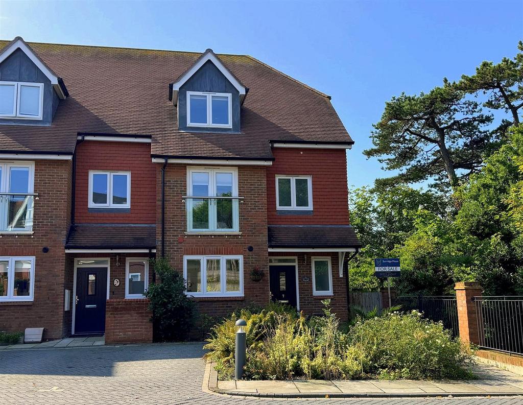 Yew Tree Court, Mill Gap Road... 4 bed townhouse - £500,000