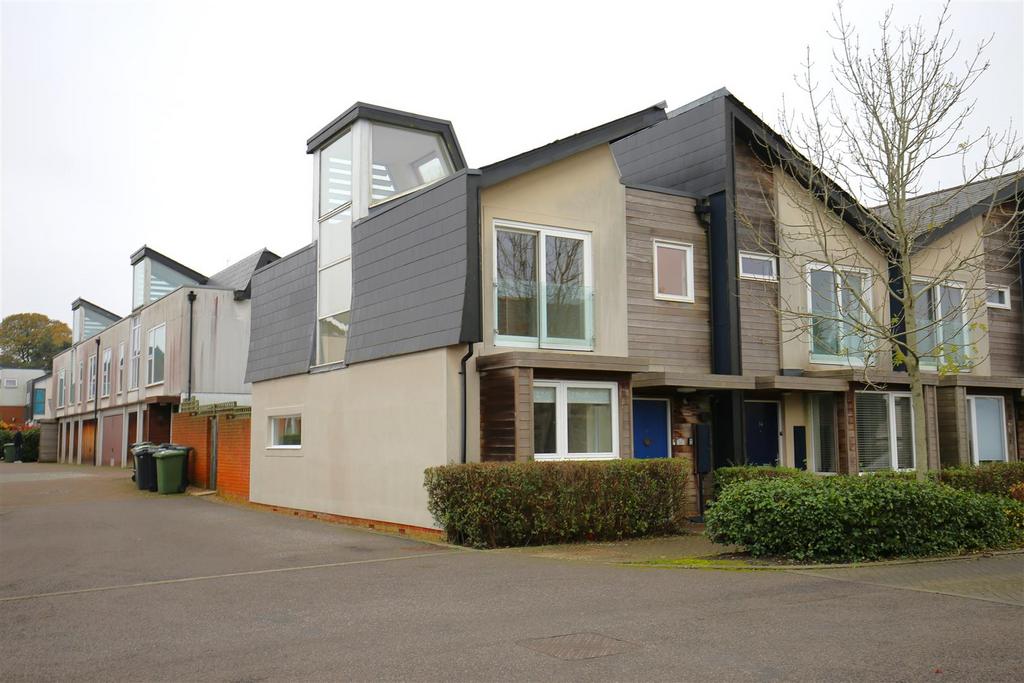 Clock House Rise, Coxheath 3 bed end of terrace house - £315,000
