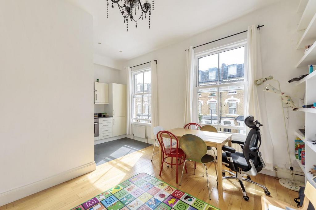 St. Julians Road, North Maida Vale 2 bed flat for sale - £425,000