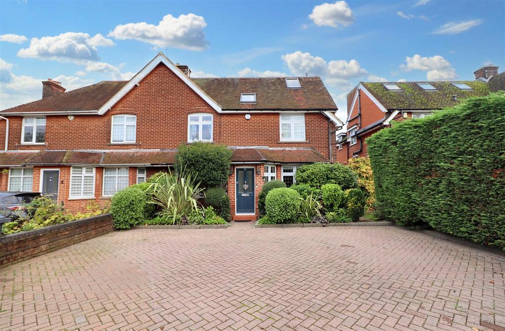 Furzehill Road, Borehamwood 5 bed semi-detached house - £1,050,000