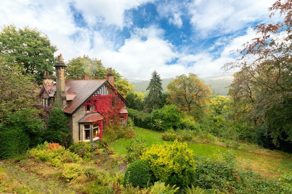 Far Banks, Honley, HD9 4 bed detached house for sale - £700,000