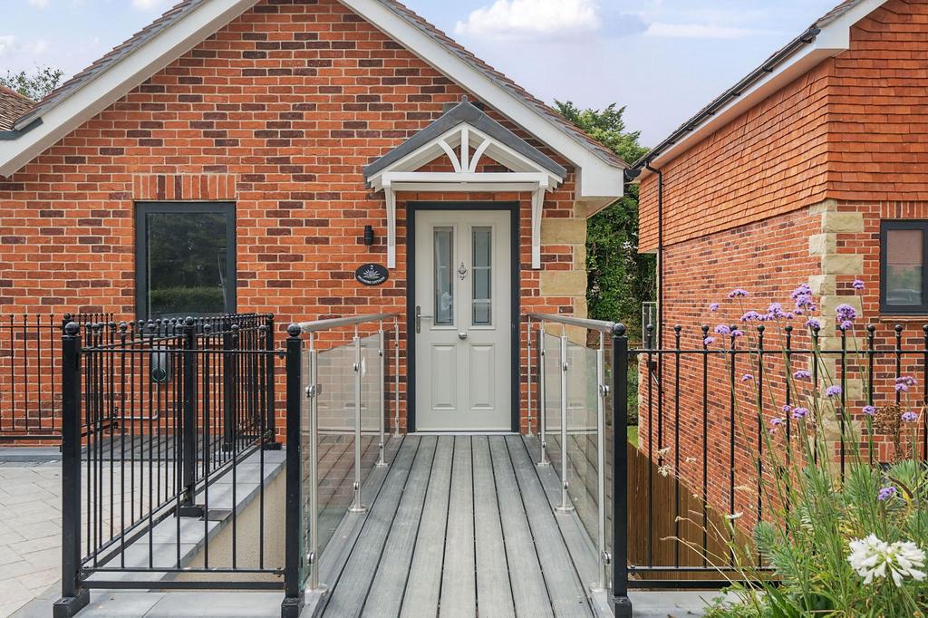 Craigmore Hall, Crowborough Hill 2 bed semi-detached house for sale - £ ...