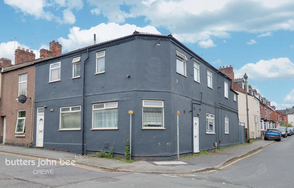 Mill Street, Crewe 5 bed block of apartments for sale - £250,000