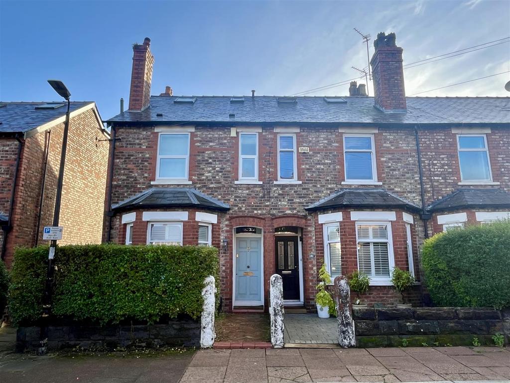 Ashton Avenue, Altrincham 4 bed terraced house - £500,000