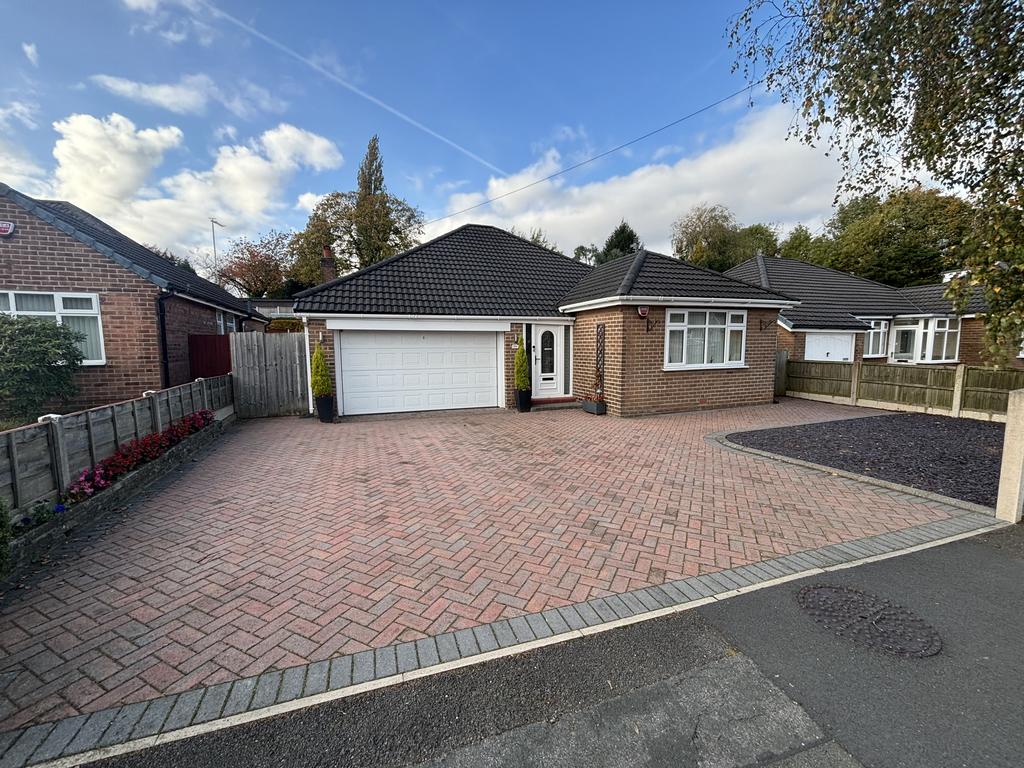 Hazelwood Road, Hazel Grove 2 bed bungalow - £400,000