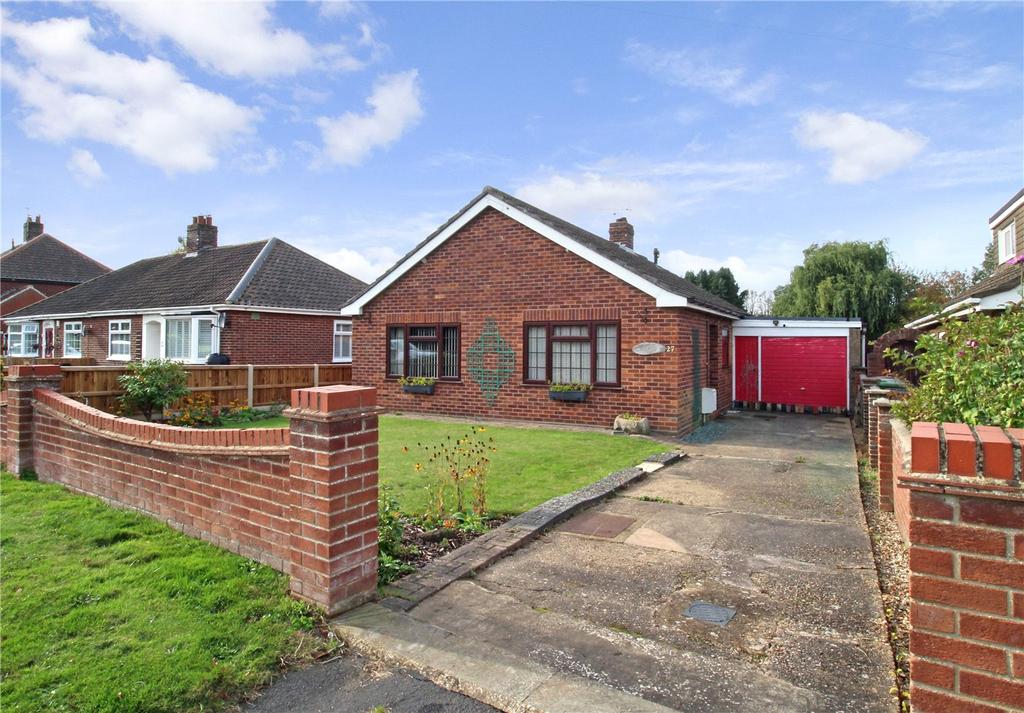 Heath Crescent, Hellesdon, Norwich... 3 bed bungalow - £325,000