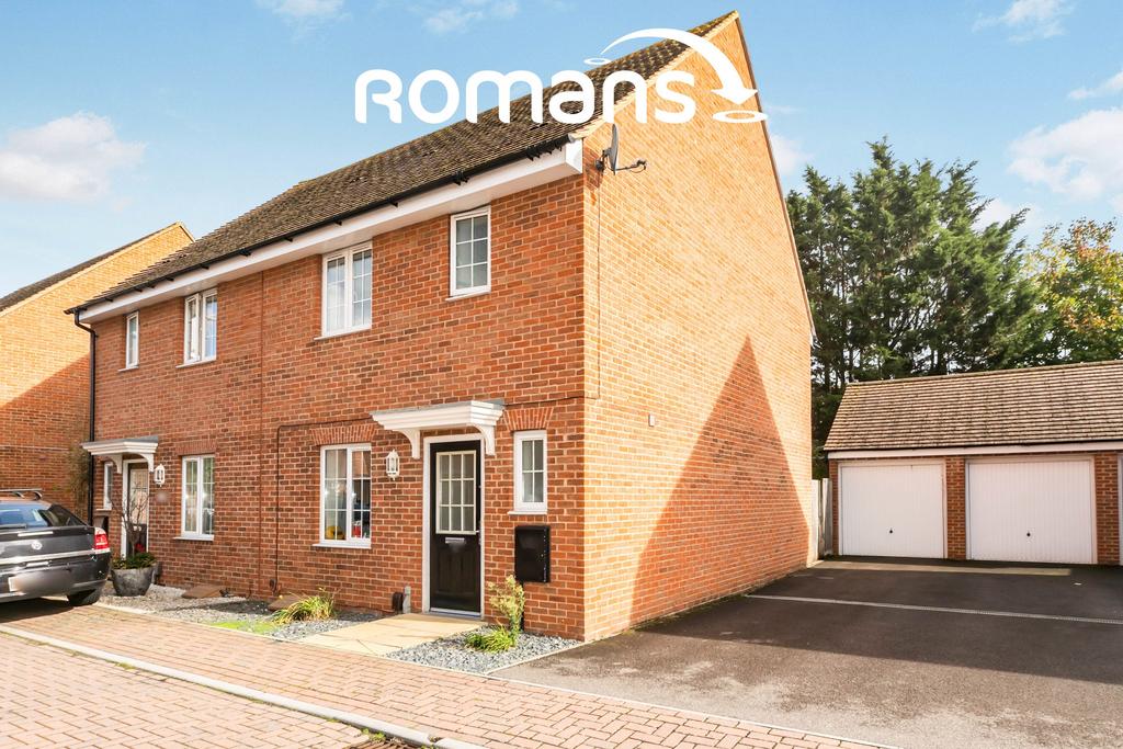 School Drive, Woodley, RG5 3 bed semi-detached house - £1,700 pcm (£392 pw)