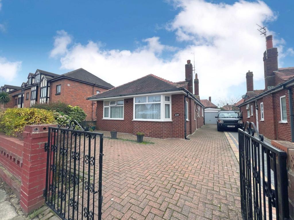Cleveleys Avenue, Cleveleys FY5 3 bed bungalow - £222,500
