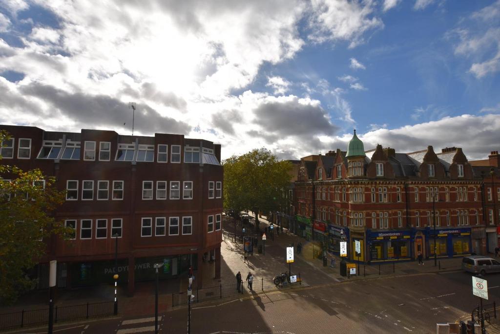 Midgate, City Centre, Peterborough, PE1 2 bed flat - £1,000 pcm (£231 pw)