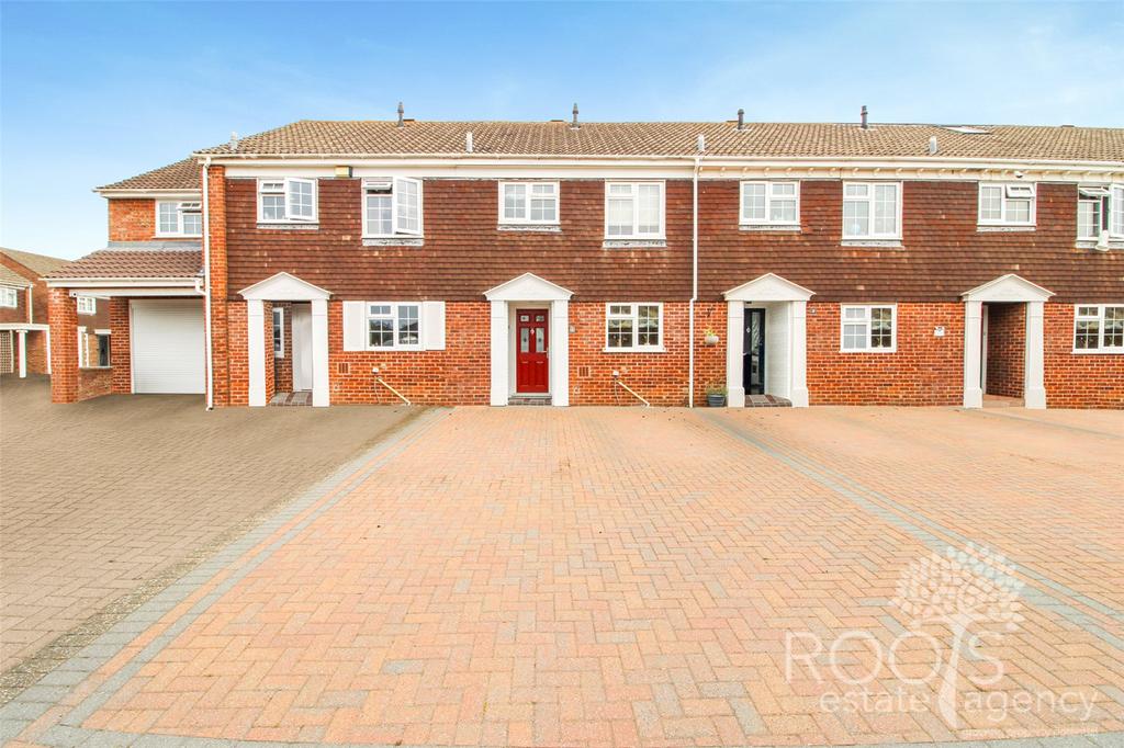 Foxhunter Way, Berkshire RG19 3 bed terraced house - £340,000